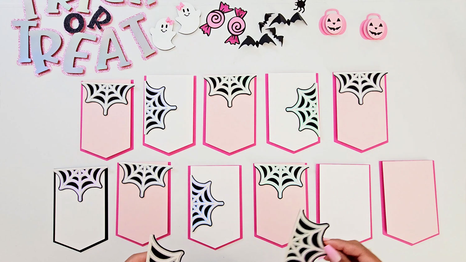 HCC 2023 Day 14 🦇 Trick or Treat Papercraft Banner - Craft with Sarah